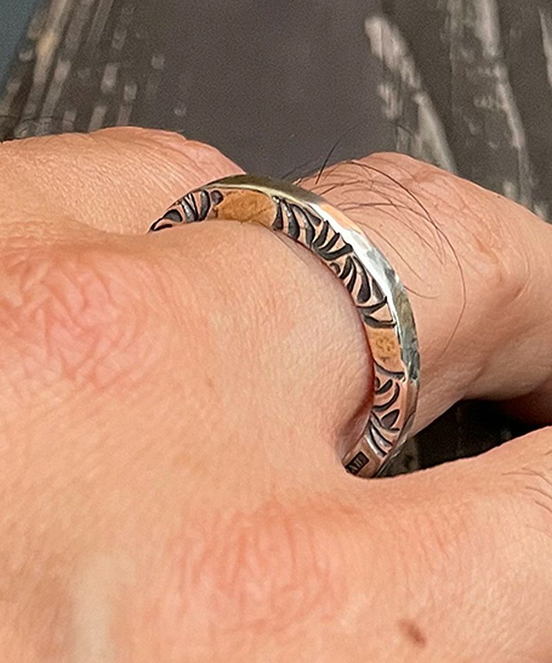 【VIVIFY(ビビファイ)】【予約販売ご注文から1ヶ月後出荷】SideArabesque Ring(3mm body)w-gold 指輪(VFR-165) | CAMBIO カンビオ