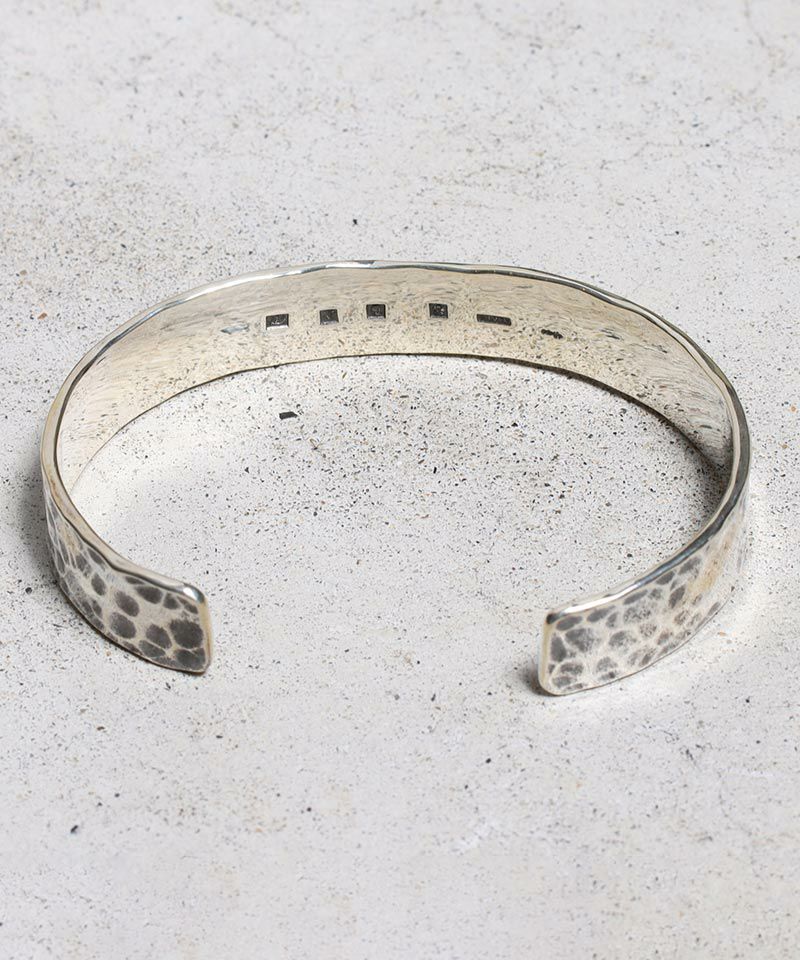 【VIVIFY(ビビファイ)】【予約販売ご注文から1ヶ月後出荷】 Back Hallmarks Bangle- Hammered finish -10mm w-gold バングル(VFB ...