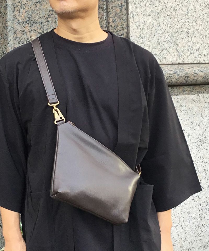 【LESS DESIGN(レスデザイン)】【予約販売ご注文から1ヶ月後出荷】「alto.」FLOAT-Wフェイスサコッシュ(AMSB-1329) | CAMBIO カンビオ