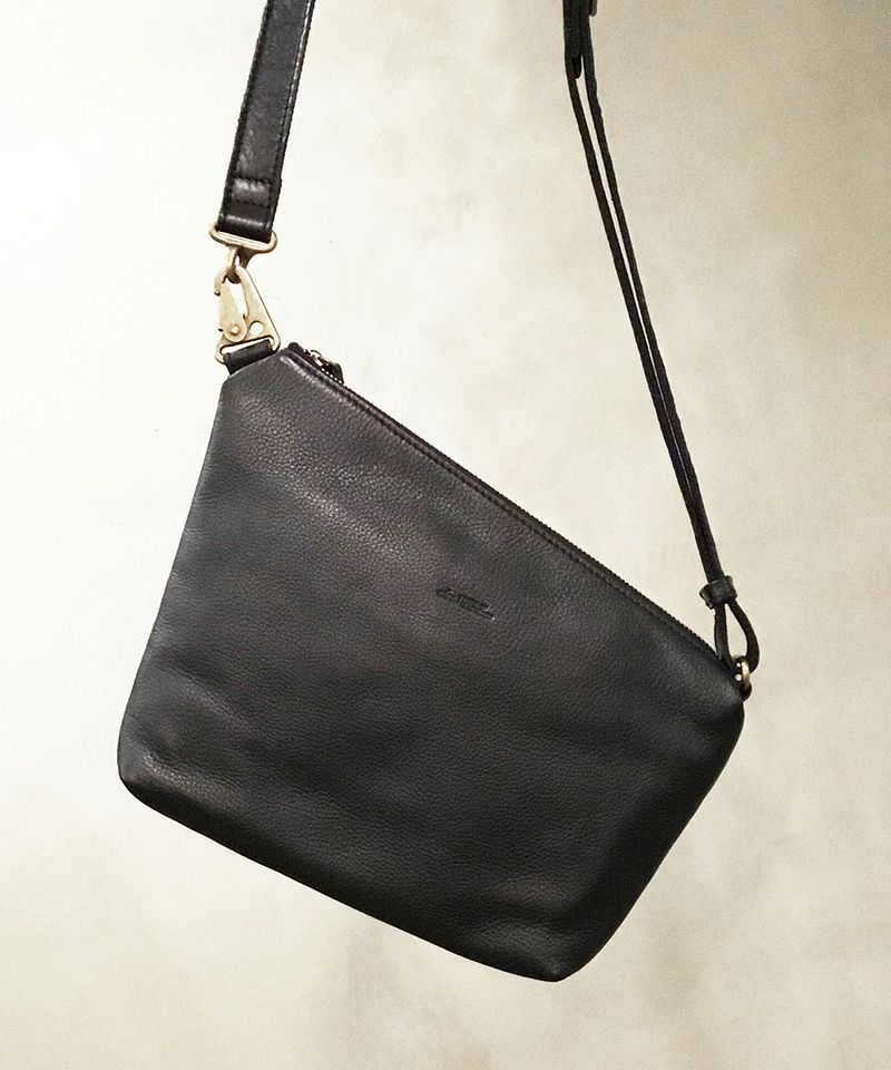 【LESS DESIGN(レスデザイン)】【予約販売ご注文から1ヶ月後出荷】「alto.」FLOAT-Wフェイスサコッシュ(AMSB-1329) | CAMBIO カンビオ