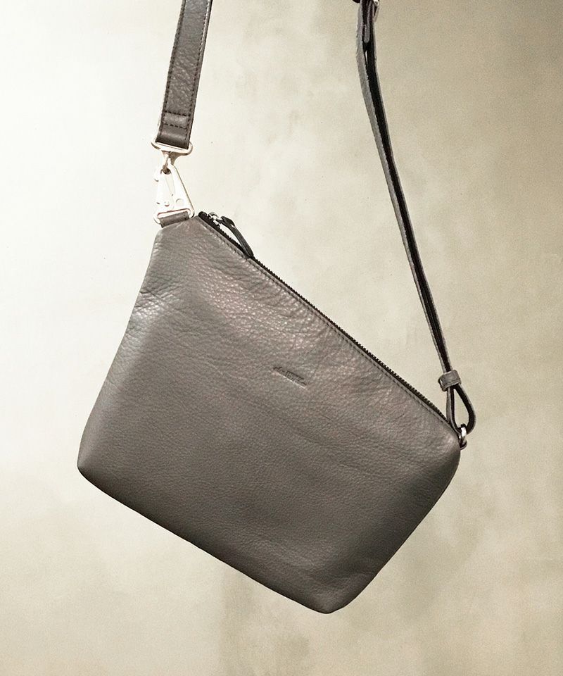 【LESS DESIGN(レスデザイン)】【予約販売ご注文から1ヶ月後出荷】「alto.」FLOAT-Wフェイスサコッシュ(AMSB-1329) | CAMBIO カンビオ