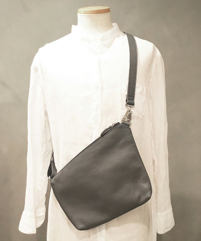 【LESS DESIGN(レスデザイン)】【予約販売ご注文から1ヶ月後出荷】「alto.」FLOAT-Wフェイスサコッシュ(AMSB-1329) | CAMBIO カンビオ