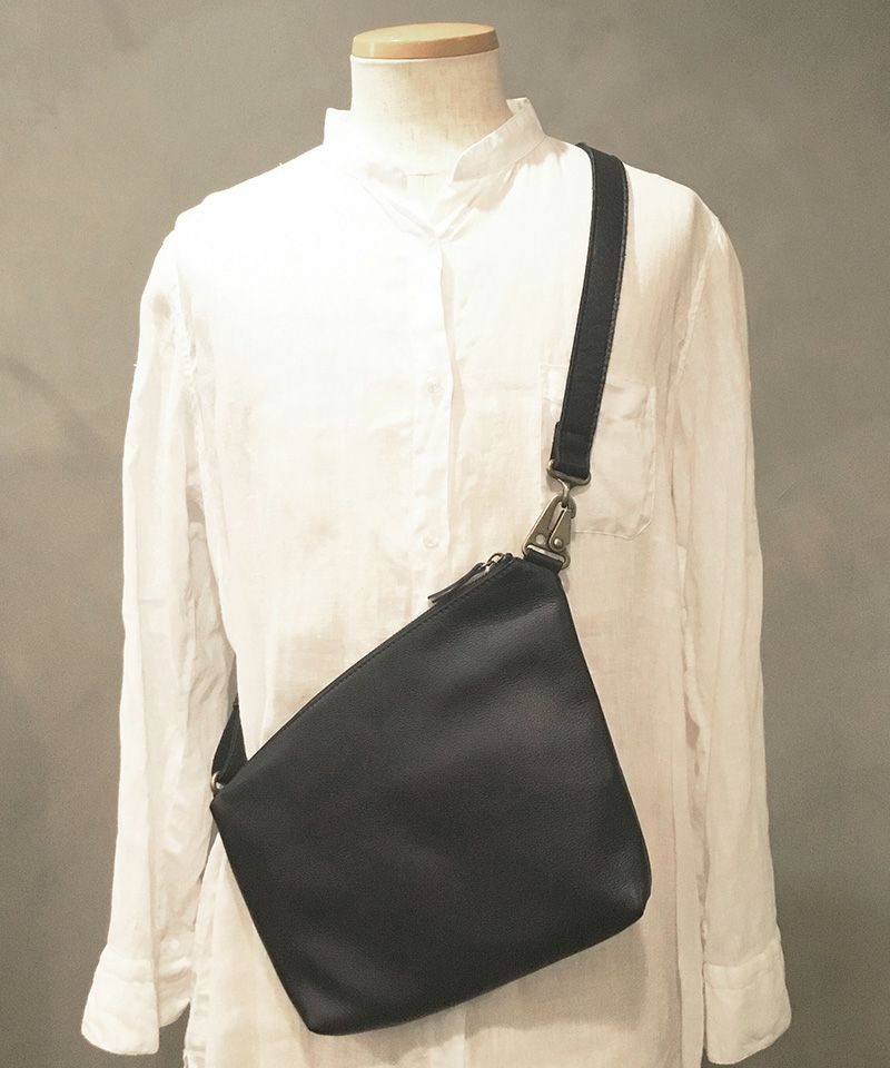 【LESS DESIGN(レスデザイン)】【予約販売ご注文から1ヶ月後出荷】「alto.」FLOAT-Wフェイスサコッシュ(AMSB-1329) | CAMBIO カンビオ
