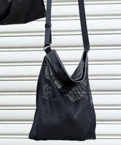 【LESS DESIGN(レスデザイン)】【予約販売ご注文から1ヶ月後出荷】 「-LESS PREVAIL」Aire／フラットSD Mサイズ ミニマルショルダーバッグ(PSTB-2004 ...