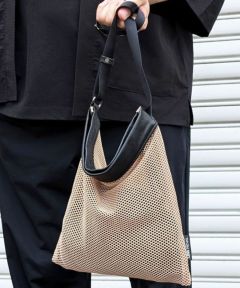 【LESS DESIGN(レスデザイン)】【予約販売ご注文から1ヶ月後出荷】 「-LESS PREVAIL」Aire／フラットSD Mサイズ ミニマルショルダーバッグ(PSTB-2004 ...