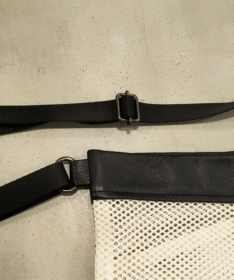 【LESS DESIGN(レスデザイン)】【予約販売ご注文から1ヶ月後出荷】 「-LESS PREVAIL」Aire／フラットSD Mサイズ ミニマルショルダーバッグ(PSTB-2004 ...