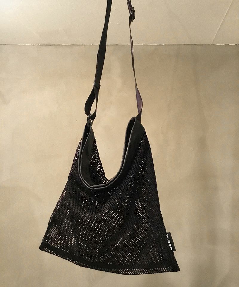 【LESS DESIGN(レスデザイン)】【予約販売ご注文から1ヶ月後出荷】 「-LESS PREVAIL」Aire／フラットSD Lサイズ ミニマルショルダーバッグ(PSTB-2005 ...