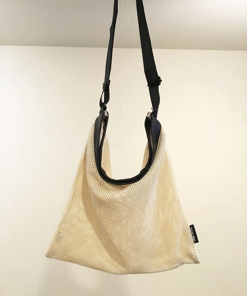 【LESS DESIGN(レスデザイン)】【予約販売ご注文から1ヶ月後出荷】 「-LESS PREVAIL」Aire／フラットSD Lサイズ ミニマルショルダーバッグ(PSTB-2005 ...