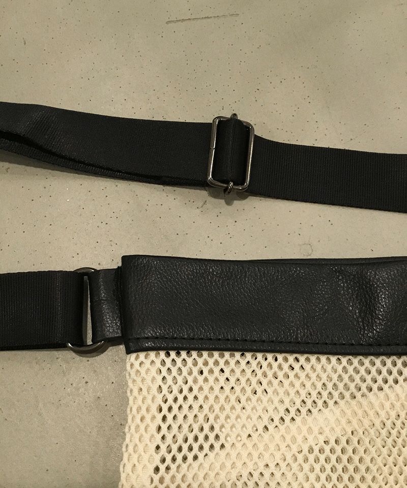 【LESS DESIGN(レスデザイン)】【予約販売ご注文から1ヶ月後出荷】 「-LESS PREVAIL」Aire／フラットSD Lサイズ ミニマルショルダーバッグ(PSTB-2005 ...