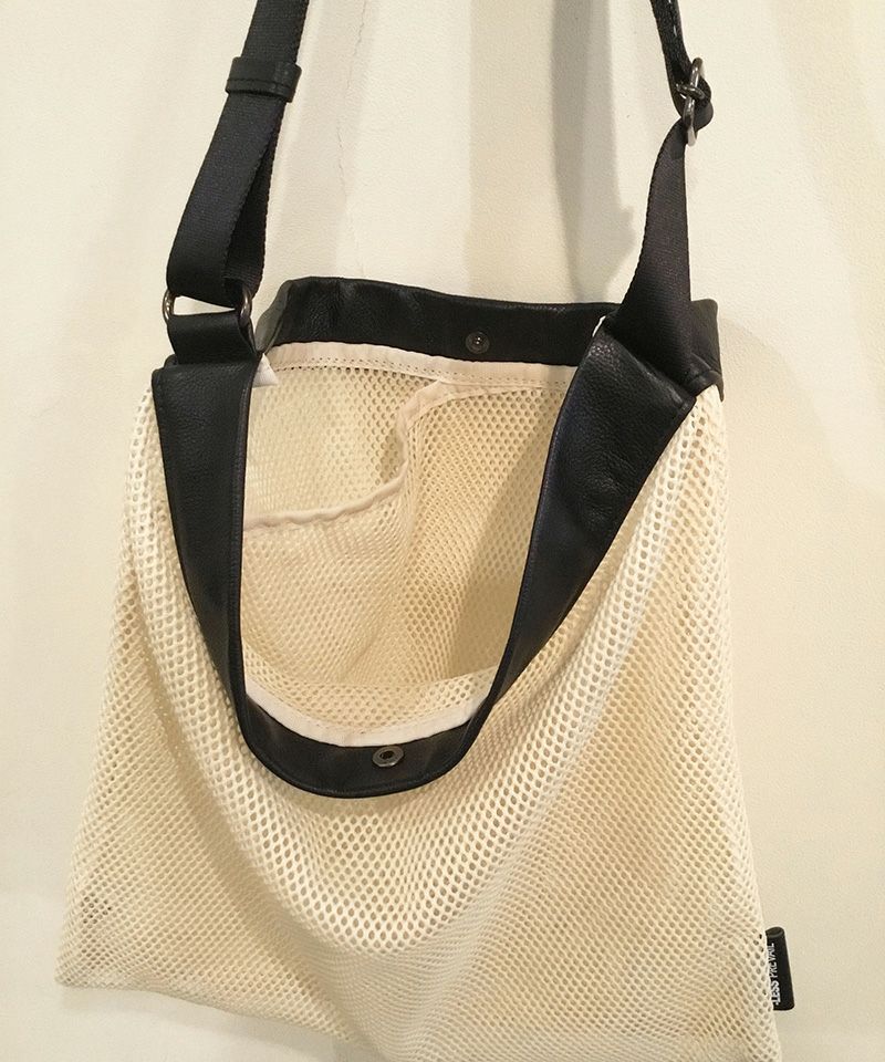 【LESS DESIGN(レスデザイン)】【予約販売ご注文から1ヶ月後出荷】 「-LESS PREVAIL」Aire／フラットSD Lサイズ ミニマルショルダーバッグ(PSTB-2005 ...