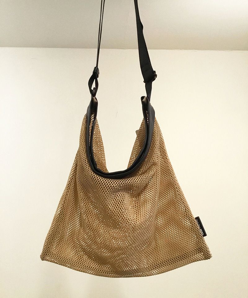 【LESS DESIGN(レスデザイン)】【予約販売ご注文から1ヶ月後出荷】 「-LESS PREVAIL」Aire／フラットSD Lサイズ ミニマルショルダーバッグ(PSTB-2005 ...