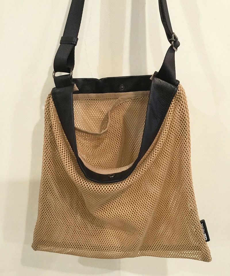 【LESS DESIGN(レスデザイン)】【予約販売ご注文から1ヶ月後出荷】 「-LESS PREVAIL」Aire／フラットSD Lサイズ ミニマルショルダーバッグ(PSTB-2005 ...